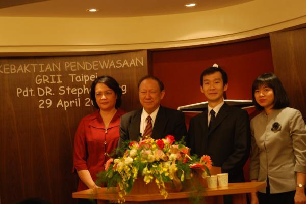 tonyhiicom: Stephen Tong's Evangelistic Rally In Sibu (唐崇荣万人布道会）- Part 7